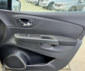 Dzeltens Renault Captur 2015 Tauragė, ar dzinēja tilpumu 1.20 L un nobraukumu 99 tūkst. km par 5350 €, foto 28 vietnē AUTOMOTO.COM.LV