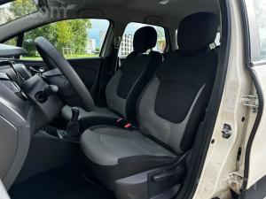 Yellow Renault Captur 2014 in Jelgava, with an engine capacity of 0.90 L and mileage of 0 thousand km for 6750 €, photo 11 on AUTOMOTO.COM.LV
