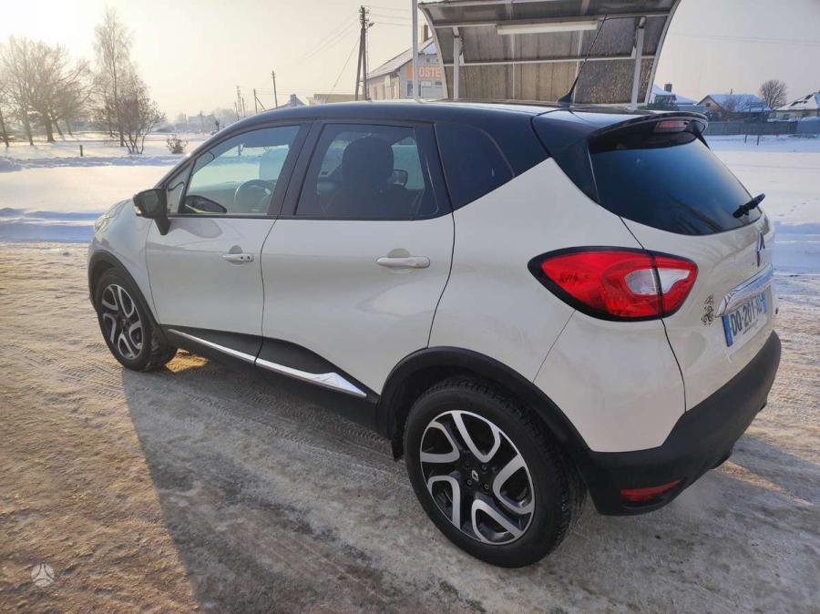 Yellow Renault Captur 2015 in Taurage, with an engine capacity of 1.20 L and mileage of 142 thousand km for 6250 €, photo 3 on AUTOMOTO.COM.LV