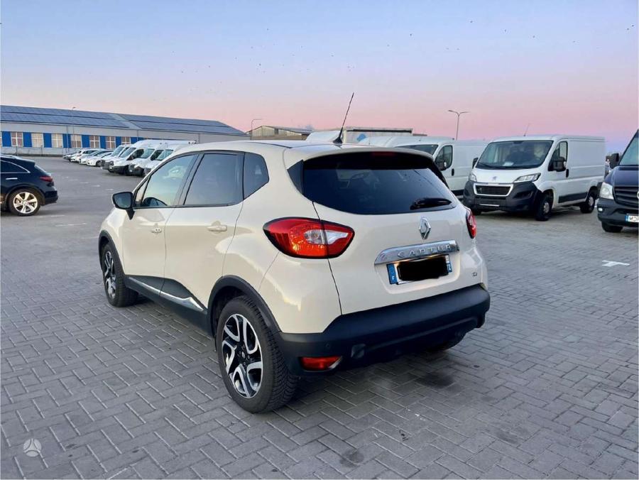 Yellow Renault Captur 2013 in Taurage, with an engine capacity of 1.20 L and mileage of 103 thousand km for 6100 €, photo 8 on AUTOMOTO.COM.LV