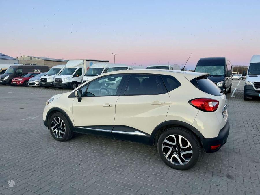 Yellow Renault Captur 2013 in Taurage, with an engine capacity of 1.20 L and mileage of 103 thousand km for 6100 €, photo 11 on AUTOMOTO.COM.LV