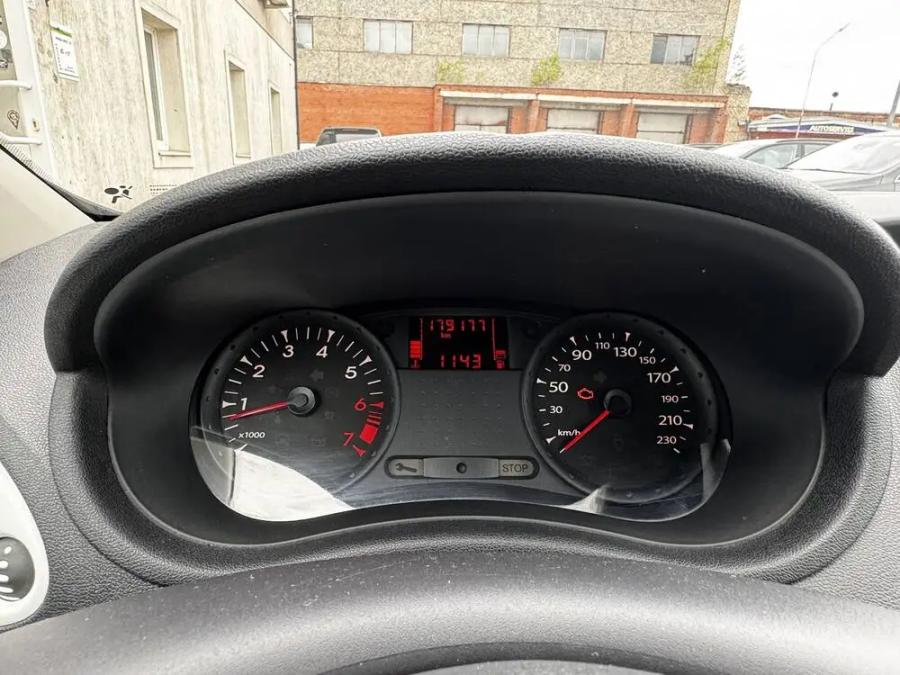 Черный Рено Клио 2012 в Даугавпилс, объемом двигателя 1.20 л и пробегом 0 тыс. км за 2000 €, фото 20 на AUTOMOTO.COM.LV