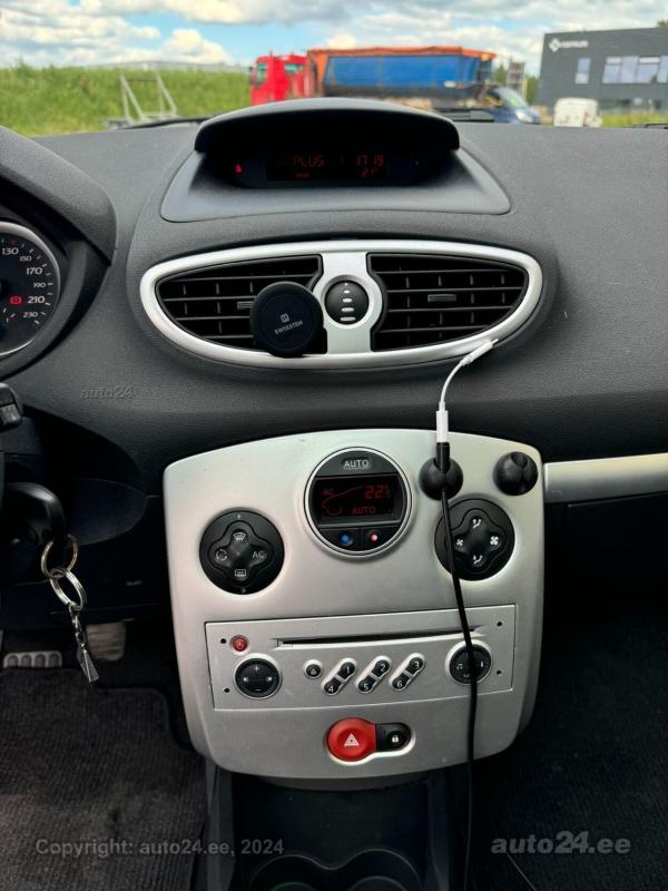 Melns Renault Clio 2006 Tartu, ar dzinēja tilpumu 1.40 L un nobraukumu 261 tūkst. km par 1600 €, foto 11 vietnē AUTOMOTO.COM.LV