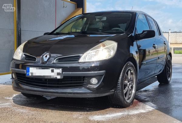 Black Renault Clio 2006 in Kaunas, with an engine capacity of 1.60 L and mileage of 201 thousand km for 2400 €, photo 1 on AUTOMOTO.COM.LV