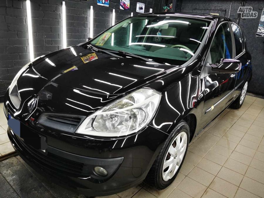 Black Renault Clio 2006 in Kaunas, with an engine capacity of 1.60 L and mileage of 201 thousand km for 2400 €, photo 2 on AUTOMOTO.COM.LV