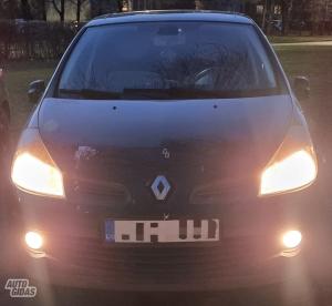 Black Renault Clio 2006 in Kaunas, with an engine capacity of 1.60 L and mileage of 201 thousand km for 2400 €, photo 3 on AUTOMOTO.COM.LV