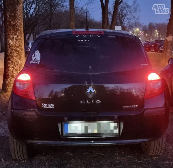 Black Renault Clio 2006 in Kaunas, with an engine capacity of 1.60 L and mileage of 201 thousand km for 2400 €, photo 4 on AUTOMOTO.COM.LV