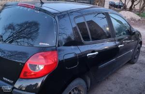 Black Renault Clio 2006 in Kaunas, with an engine capacity of 1.60 L and mileage of 201 thousand km for 2400 €, photo 6 on AUTOMOTO.COM.LV