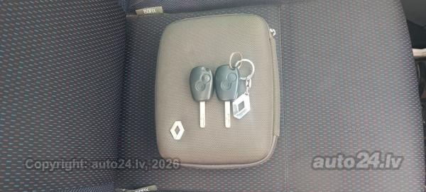 Melns Renault Clio 2006 Tartu, ar dzinēja tilpumu 1.40 L un nobraukumu 264 tūkst. km par 1900 €, foto 11 vietnē AUTOMOTO.COM.LV
