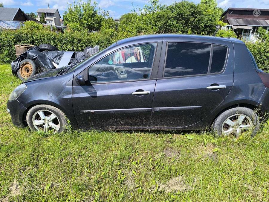 Melns Renault Clio 2006 Gargždai, ar dzinēja tilpumu 1.46 L un nobraukumu 317 tūkst. km par 300 €, foto 4 vietnē AUTOMOTO.COM.LV
