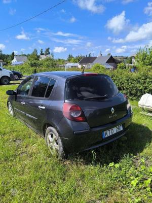 Melns Renault Clio 2006 Gargždai, ar dzinēja tilpumu 1.46 L un nobraukumu 317 tūkst. km par 300 €, foto 5 vietnē AUTOMOTO.COM.LV