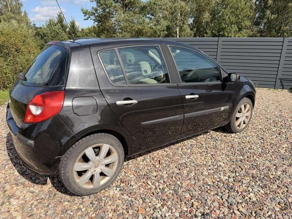 Melns Renault Clio 2007 Viļņa, ar dzinēja tilpumu 1.46 L un nobraukumu 310 tūkst. km par 1200 €, foto 4 vietnē AUTOMOTO.COM.LV