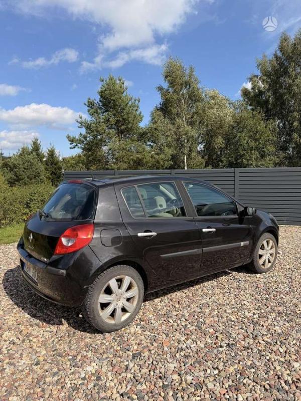 Melns Renault Clio 2007 Viļņa, ar dzinēja tilpumu 1.46 L un nobraukumu 310 tūkst. km par 1200 €, foto 9 vietnē AUTOMOTO.COM.LV