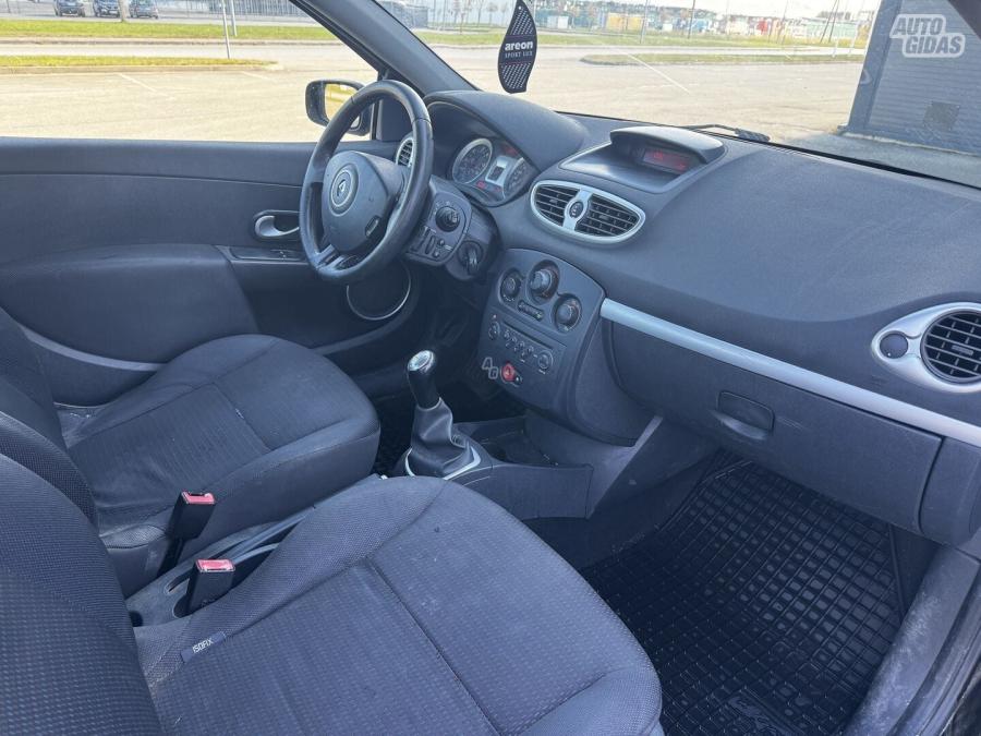 Melns Renault Clio 2008 Panevēža, ar dzinēja tilpumu 1.50 L un nobraukumu 255 tūkst. km par 500 €, foto 11 vietnē AUTOMOTO.COM.LV