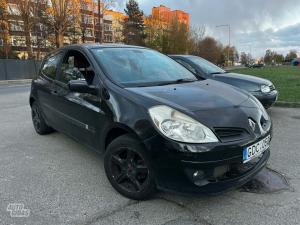 Melns Renault Clio 2008 Panevēža, ar dzinēja tilpumu 1.50 L un nobraukumu 205 tūkst. km par 400 €, foto  vietnē AUTOMOTO.COM.LV