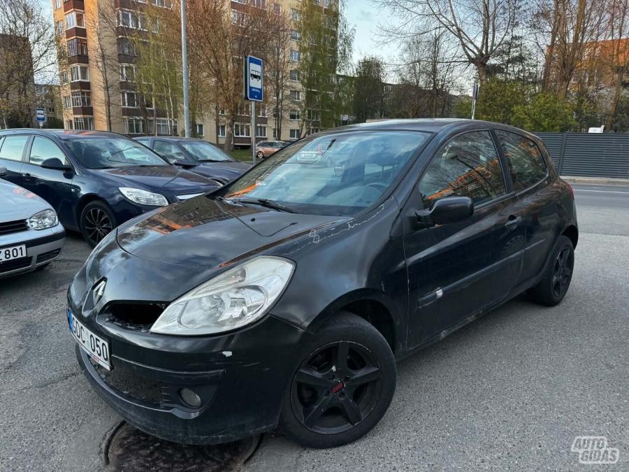 Black Renault Clio 2008 in Panevezys, with an engine capacity of 1.50 L and mileage of 205 thousand km for 400 €, photo 4 on AUTOMOTO.COM.LV