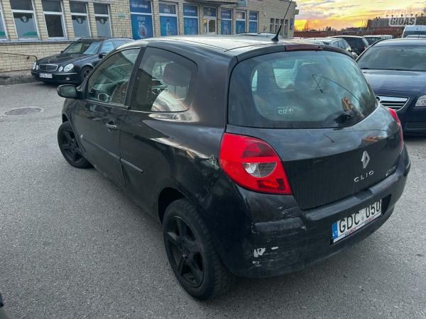 Black Renault Clio 2008 in Panevezys, with an engine capacity of 1.50 L and mileage of 205 thousand km for 400 €, photo 5 on AUTOMOTO.COM.LV