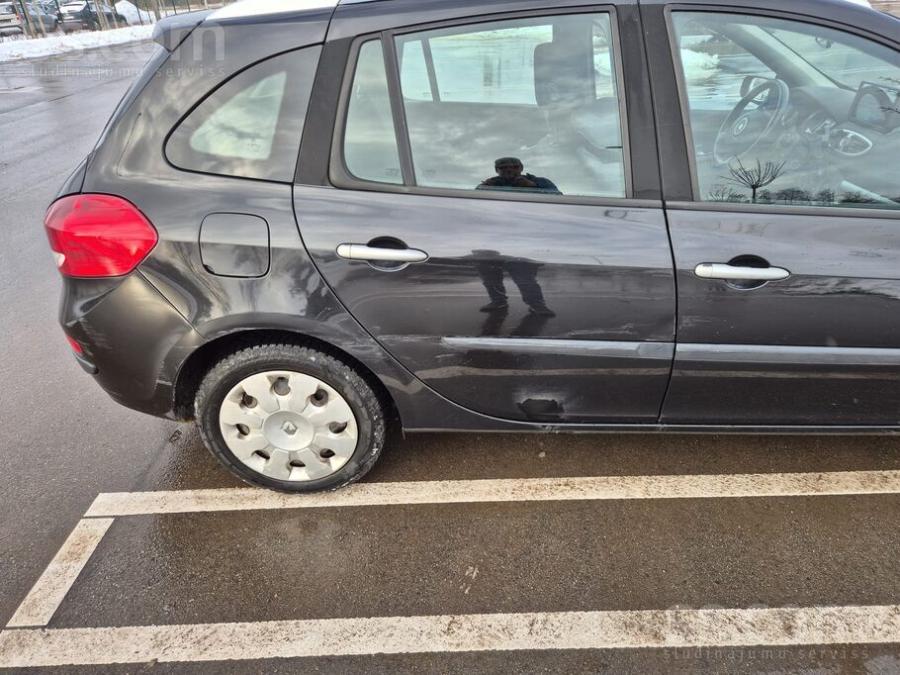 Black Renault Clio 2009 in Riga, with an engine capacity of 1.50 L and mileage of 213 thousand km for 2500 €, photo 2 on AUTOMOTO.COM.LV