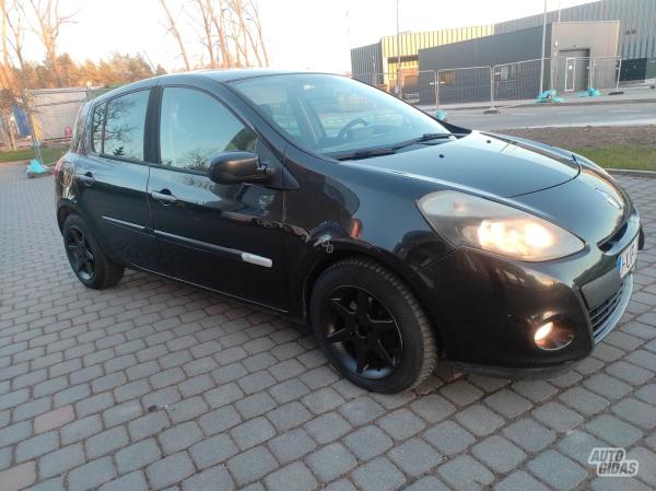Black Renault Clio 2011 in Kretinga, with an engine capacity of 1.50 L and mileage of 362 thousand km for 1250 €, photo 3 on AUTOMOTO.COM.LV