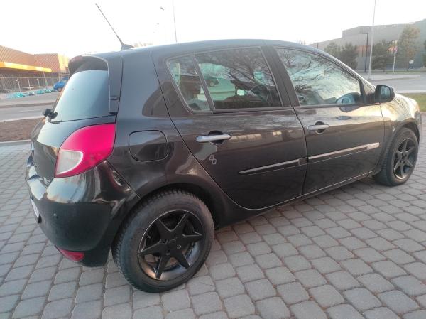 Black Renault Clio 2011 in Kretinga, with an engine capacity of 1.50 L and mileage of 362 thousand km for 1250 €, photo 4 on AUTOMOTO.COM.LV