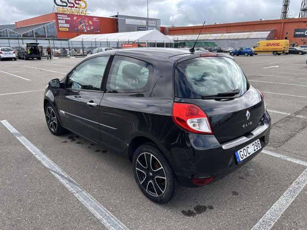 Melns Renault Clio 2011 Kauņa, ar dzinēja tilpumu 1.46 L un nobraukumu 152 tūkst. km par 1400 €, foto 5 vietnē AUTOMOTO.COM.LV