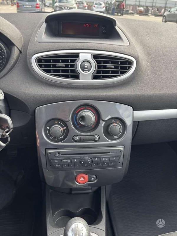 Melns Renault Clio 2011 Kauņa, ar dzinēja tilpumu 1.46 L un nobraukumu 152 tūkst. km par 1400 €, foto 7 vietnē AUTOMOTO.COM.LV