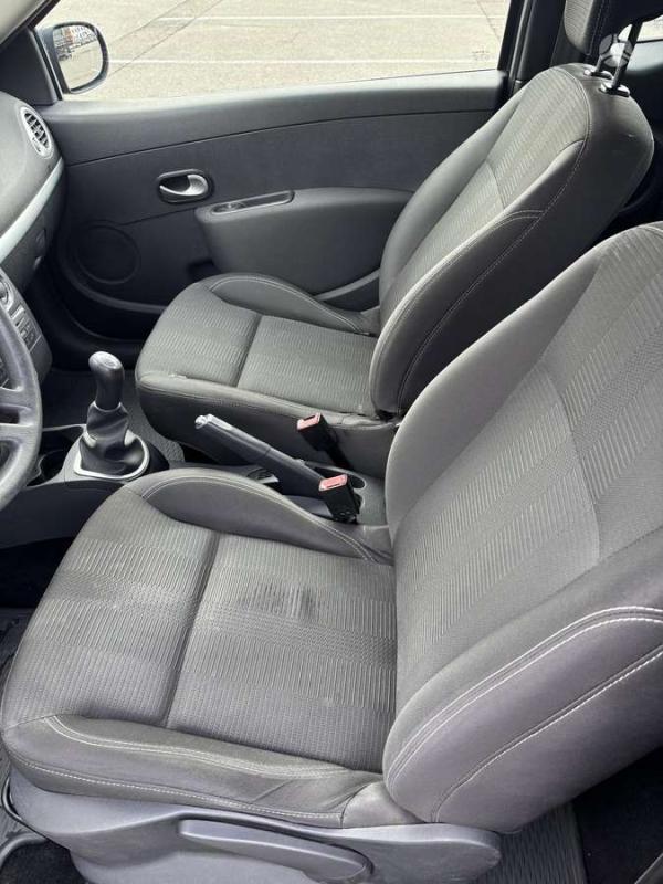 Melns Renault Clio 2011 Kauņa, ar dzinēja tilpumu 1.46 L un nobraukumu 152 tūkst. km par 1400 €, foto 8 vietnē AUTOMOTO.COM.LV