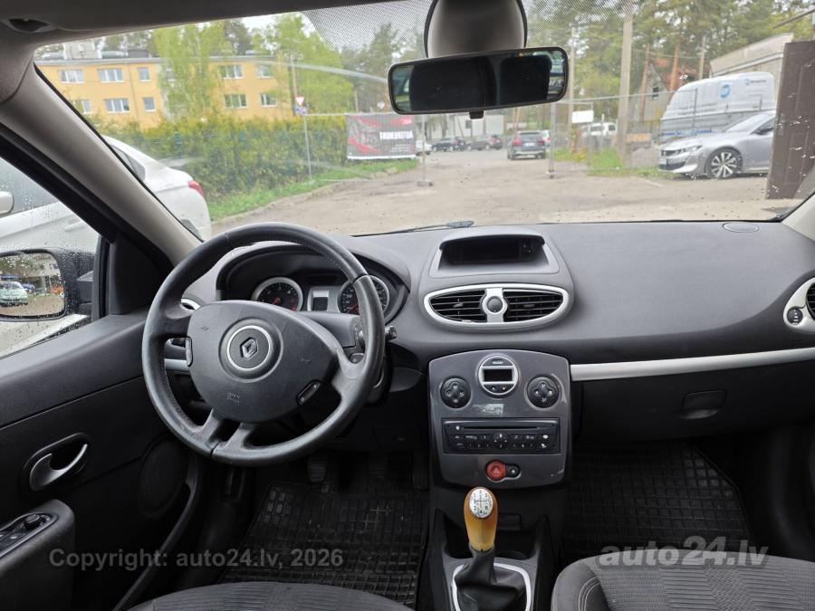Melns Renault Clio 2012 Tallina, ar dzinēja tilpumu 1.50 L un nobraukumu 378 tūkst. km par 2100 €, foto 6 vietnē AUTOMOTO.COM.LV