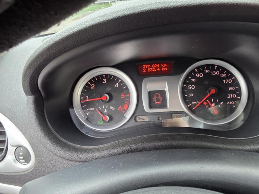 Black Renault Clio 2012 in Tallinn, with an engine capacity of 1.50 L and mileage of 395 thousand km for 1750 €, photo 3 on AUTOMOTO.COM.LV