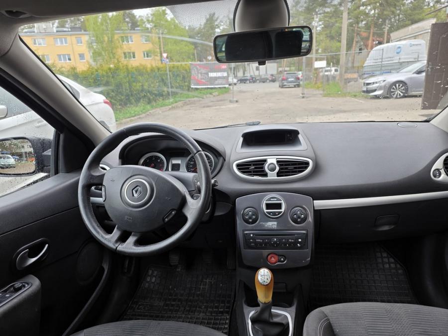 Black Renault Clio 2012 in Tallinn, with an engine capacity of 1.50 L and mileage of 395 thousand km for 1750 €, photo 12 on AUTOMOTO.COM.LV