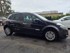 Black Renault Clio 2012 in Tallinn, with an engine capacity of 1.50 L and mileage of 395 thousand km for 1750 €, photo 14 on AUTOMOTO.COM.LV