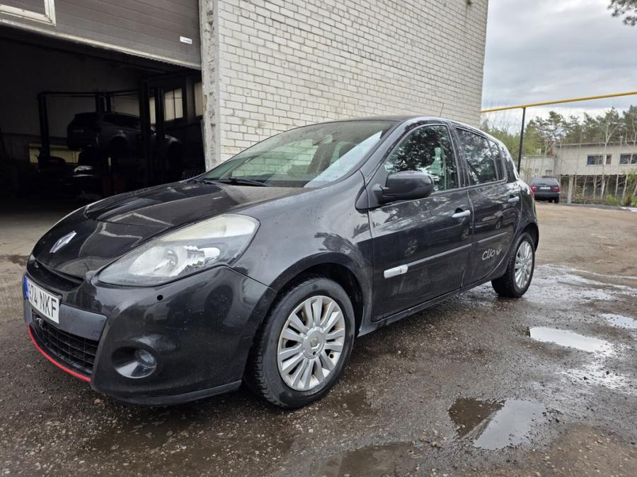Black Renault Clio 2012 in Tallinn, with an engine capacity of 1.50 L and mileage of 395 thousand km for 1750 €, photo 16 on AUTOMOTO.COM.LV
