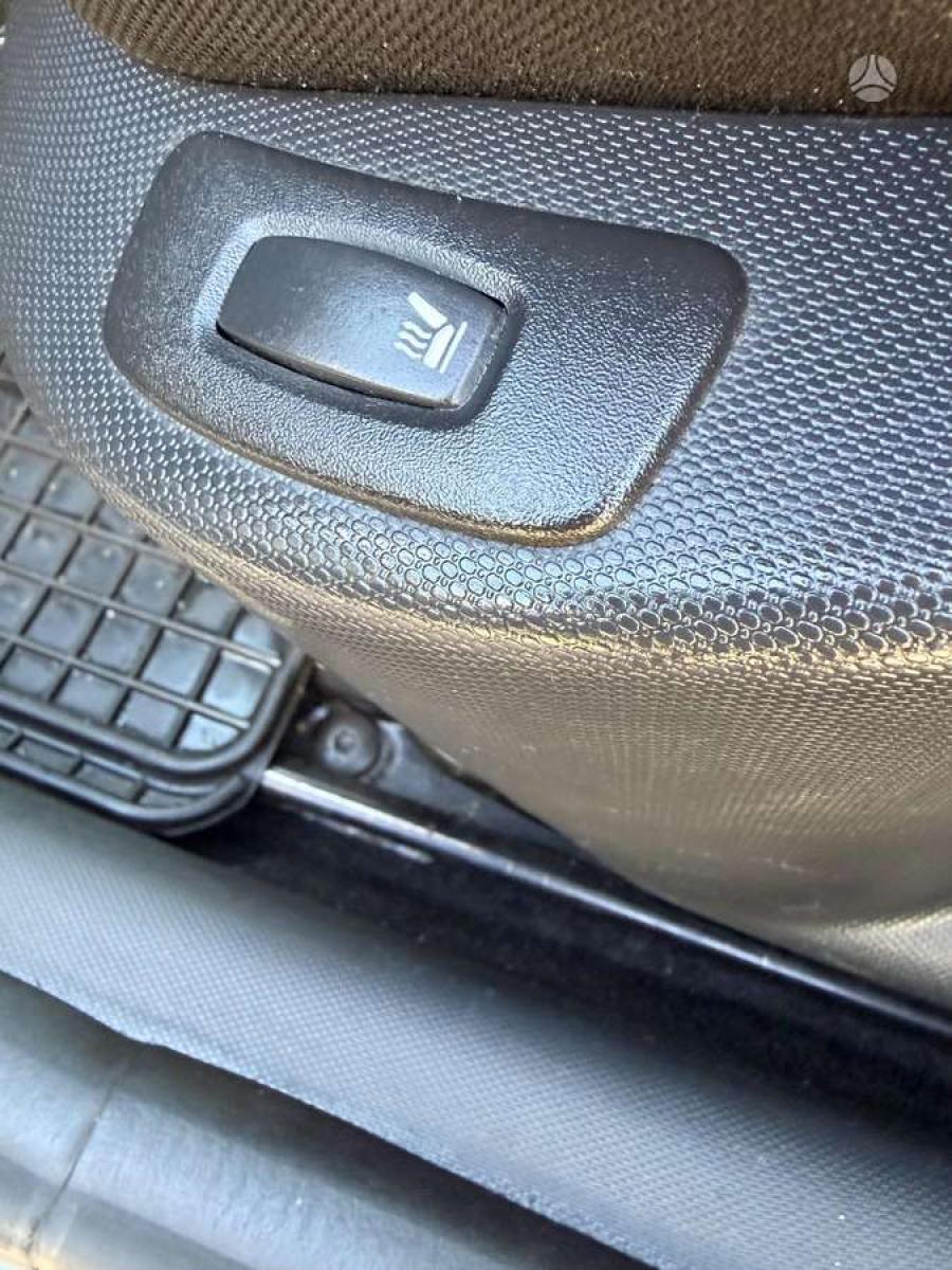 Black Renault Clio 2013 in Marijampole, with an engine capacity of 1.46 L and mileage of 251 thousand km for 3200 €, photo 10 on AUTOMOTO.COM.LV
