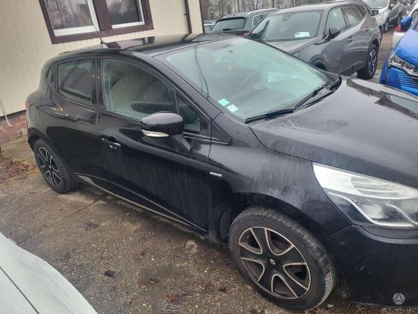 Black Renault Clio 2015 in Taurage, with an engine capacity of 0.90 L and mileage of 139 thousand km for 2750 €, photo 2 on AUTOMOTO.COM.LV