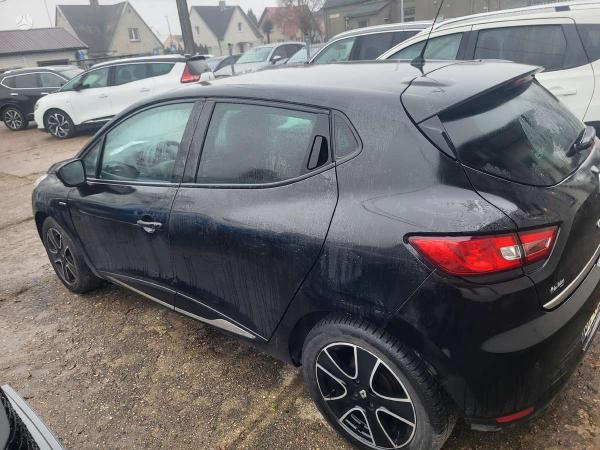 Black Renault Clio 2015 in Taurage, with an engine capacity of 0.90 L and mileage of 139 thousand km for 2750 €, photo 3 on AUTOMOTO.COM.LV