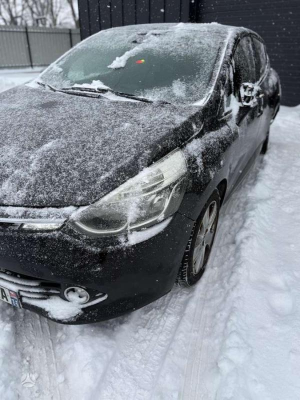 Black Renault Clio 2015 in Taurage, with an engine capacity of 1.50 L and mileage of 220 thousand km for 2950 €, photo 7 on AUTOMOTO.COM.LV