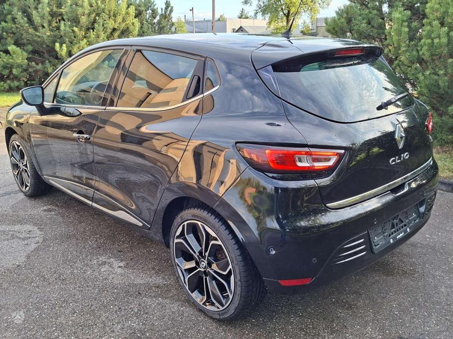 Black Renault Clio 2017 in Ukmerge, with an engine capacity of 1.15 L and mileage of 224 thousand km for 6250 €, photo 7 on AUTOMOTO.COM.LV