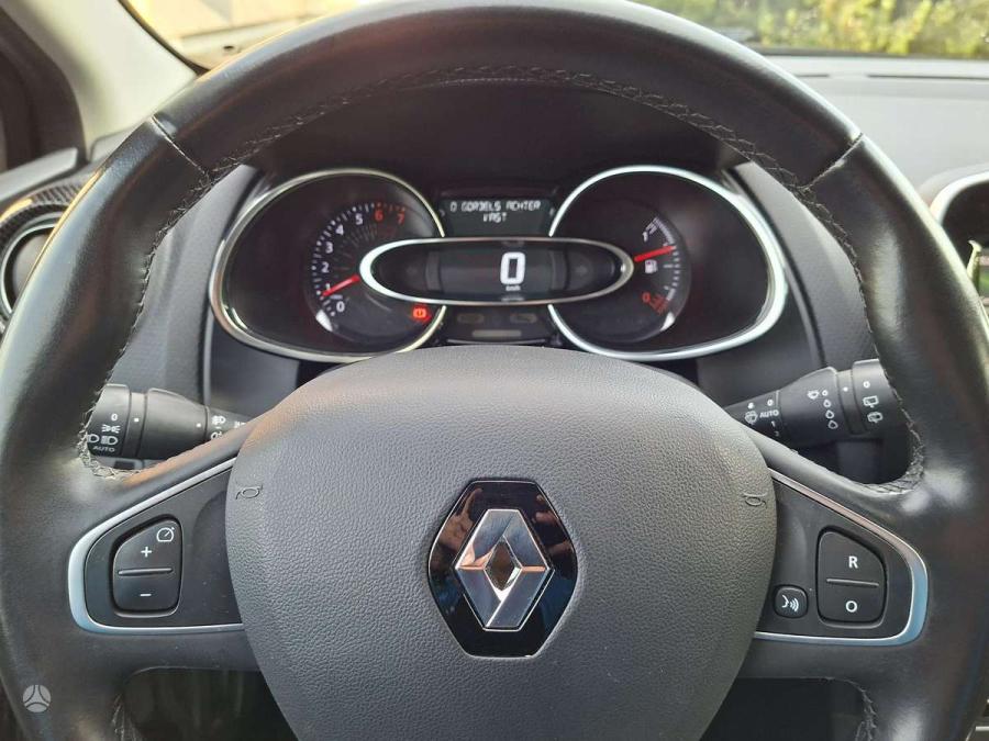 Black Renault Clio 2017 in Ukmerge, with an engine capacity of 1.15 L and mileage of 224 thousand km for 6250 €, photo 15 on AUTOMOTO.COM.LV