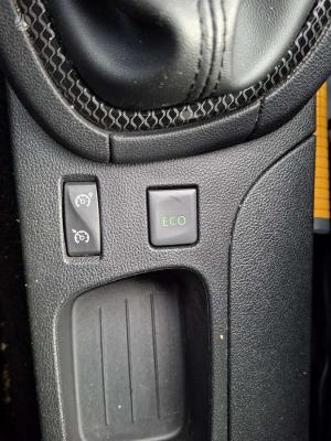 Black Renault Clio 2017 in Ukmerge, with an engine capacity of 1.15 L and mileage of 224 thousand km for 6250 €, photo 20 on AUTOMOTO.COM.LV