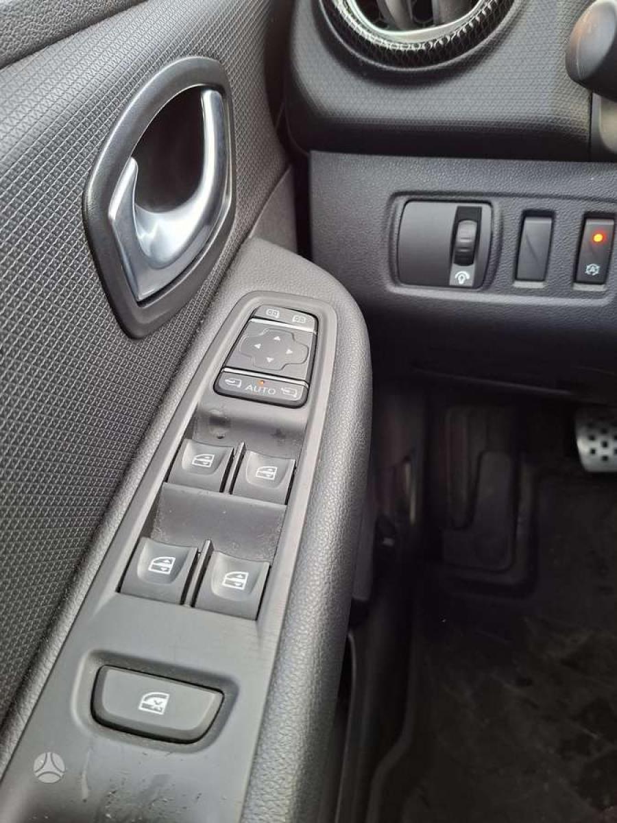 Black Renault Clio 2017 in Ukmerge, with an engine capacity of 1.15 L and mileage of 224 thousand km for 6250 €, photo 21 on AUTOMOTO.COM.LV