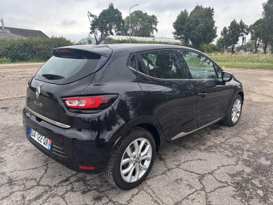 Black Renault Clio 2017 in Taurage, with an engine capacity of 1.20 L and mileage of 190 thousand km for 6300 €, photo 5 on AUTOMOTO.COM.LV