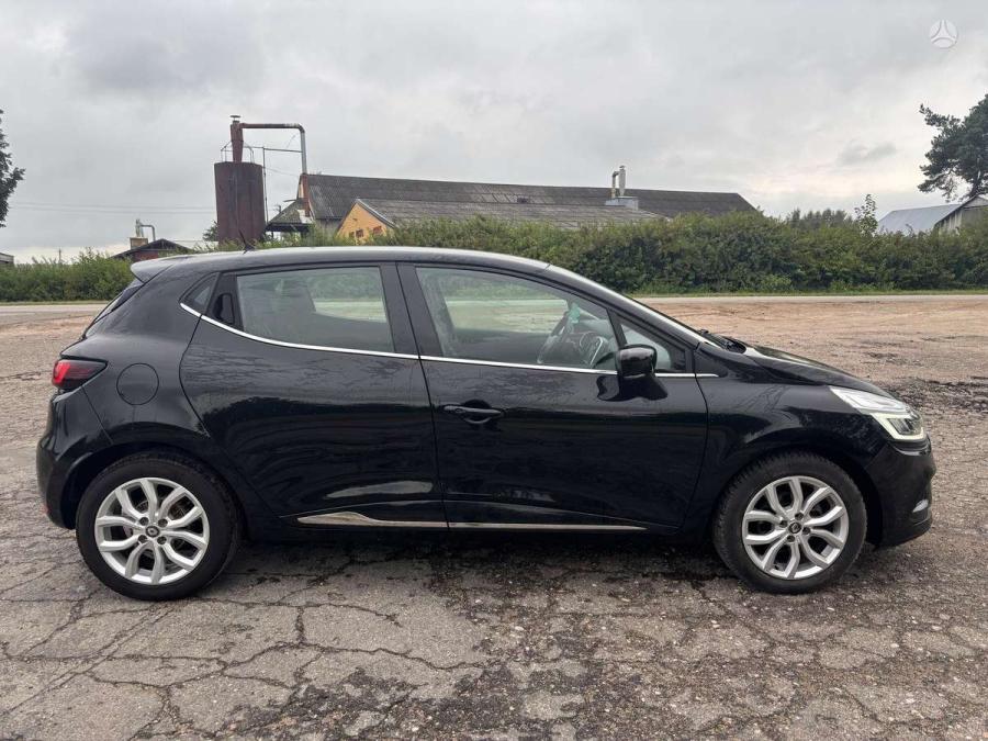 Black Renault Clio 2017 in Taurage, with an engine capacity of 1.20 L and mileage of 190 thousand km for 6300 €, photo 9 on AUTOMOTO.COM.LV