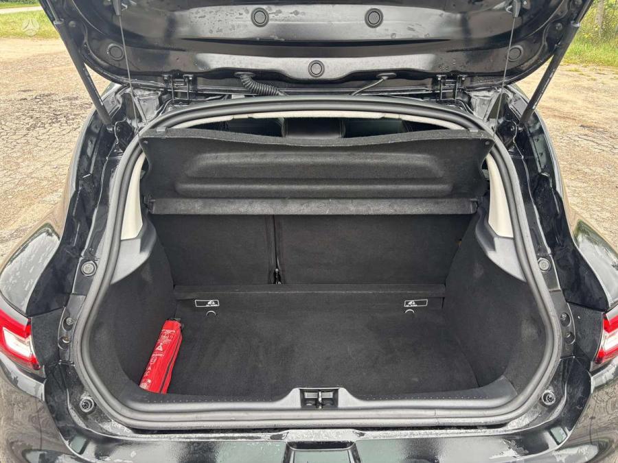 Black Renault Clio 2017 in Taurage, with an engine capacity of 1.20 L and mileage of 190 thousand km for 6300 €, photo 11 on AUTOMOTO.COM.LV