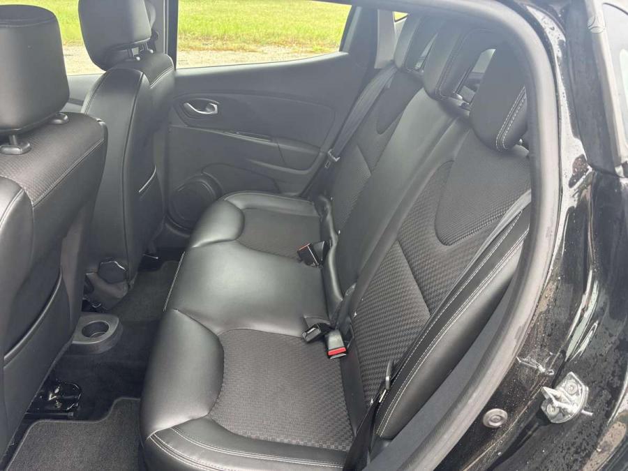 Black Renault Clio 2017 in Taurage, with an engine capacity of 1.20 L and mileage of 190 thousand km for 6300 €, photo 13 on AUTOMOTO.COM.LV