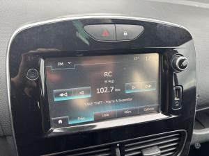 Black Renault Clio 2017 in Taurage, with an engine capacity of 1.20 L and mileage of 190 thousand km for 6300 €, photo 23 on AUTOMOTO.COM.LV
