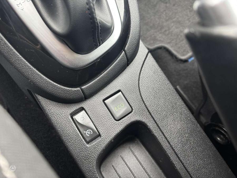 Black Renault Clio 2017 in Taurage, with an engine capacity of 1.20 L and mileage of 190 thousand km for 6300 €, photo 29 on AUTOMOTO.COM.LV