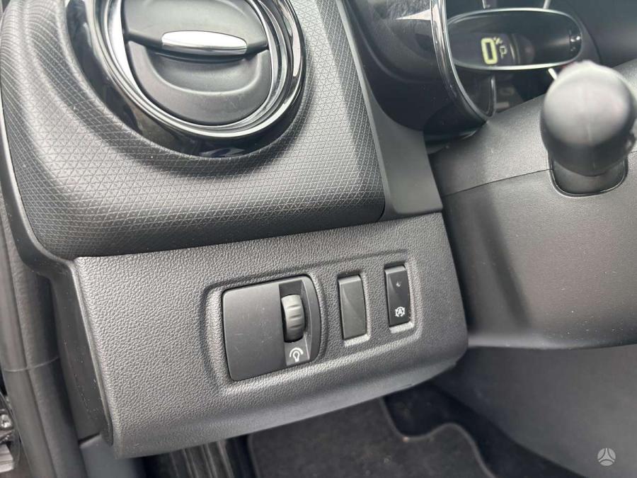 Black Renault Clio 2017 in Taurage, with an engine capacity of 1.20 L and mileage of 190 thousand km for 6300 €, photo 32 on AUTOMOTO.COM.LV