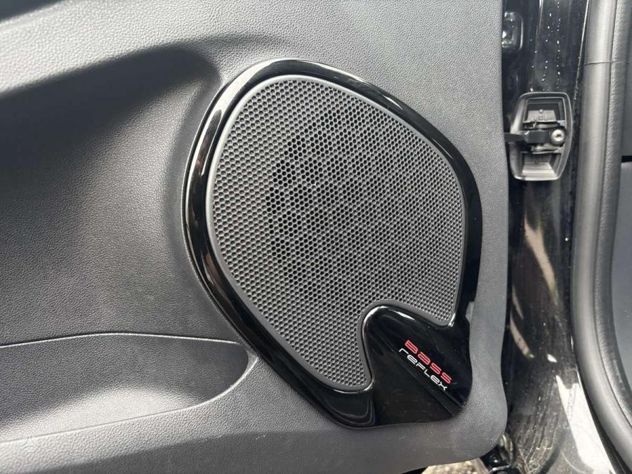 Black Renault Clio 2017 in Taurage, with an engine capacity of 1.20 L and mileage of 190 thousand km for 6300 €, photo 34 on AUTOMOTO.COM.LV