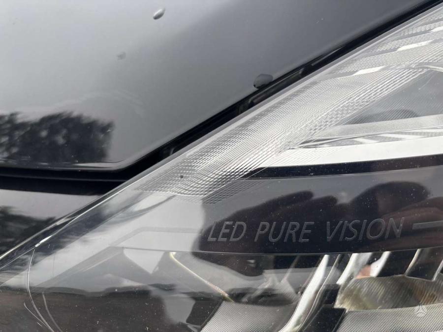 Black Renault Clio 2017 in Taurage, with an engine capacity of 1.20 L and mileage of 190 thousand km for 6300 €, photo 37 on AUTOMOTO.COM.LV