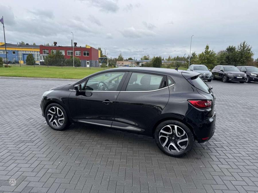 Black Renault Clio 2017 in Telschi, with an engine capacity of 1.15 L and mileage of 211 thousand km for 4300 €, photo 5 on AUTOMOTO.COM.LV
